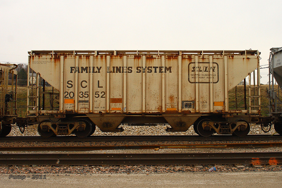 SCL 203552 - Covered Hopper Car